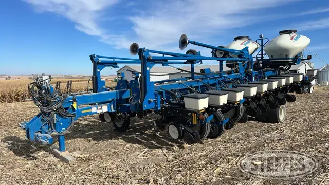 Steffes Group | 2010 Kinze 3800