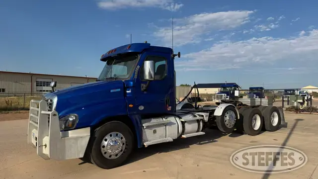 Steffes Group | 2019 Freightliner CA125DC
