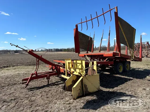 Steffes Group | New Holland 1033 Stackliner