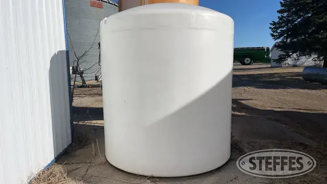 Steffes Group | 2,500 Gal. Poly Tank