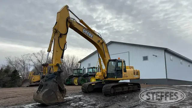 Steffes Group | 2006 John Deere 330C LC