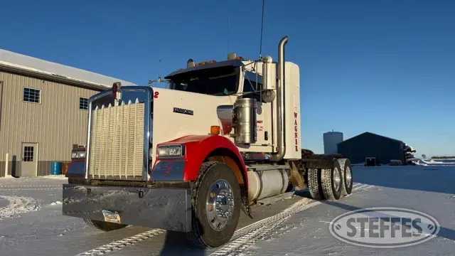 Steffes Group | 2004 Kenworth W900