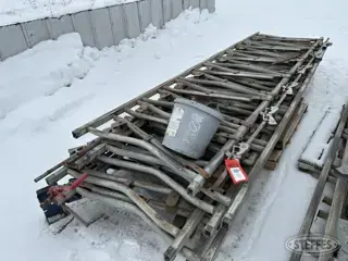 Steffes Group | (6) Cattle head locks