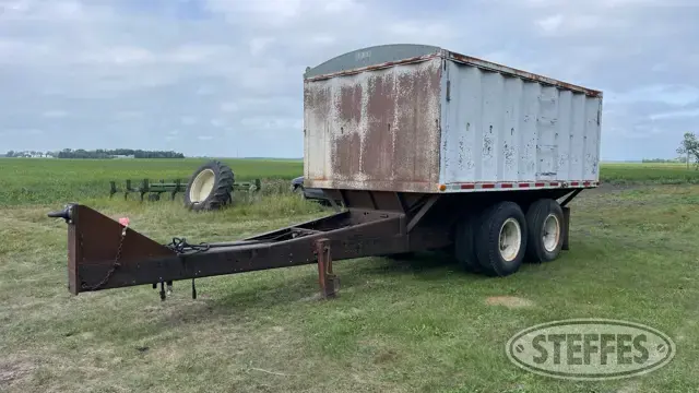 Steffes Group | Tandem axle hopper bottom trailer