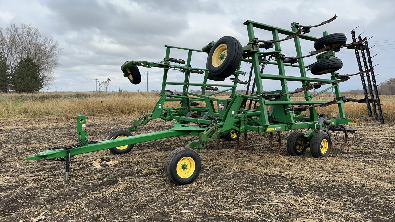 Steffes Group | 2005 John Deere 2410