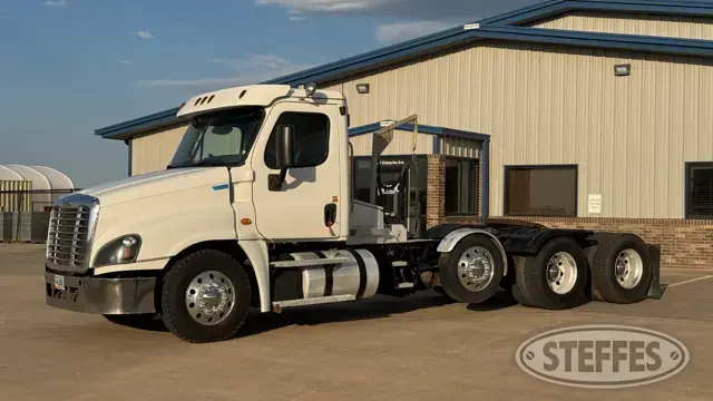 Steffes Group | 2019 Freightliner CA125DC