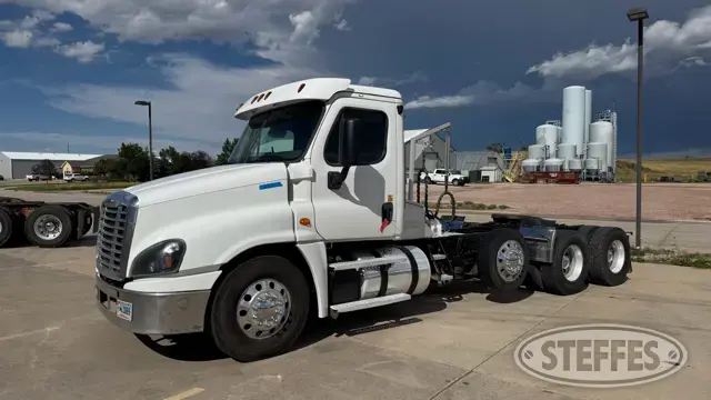 Steffes Group | 2019 Freightliner CA125DC
