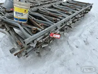 Steffes Group | (7) Cattle head locks