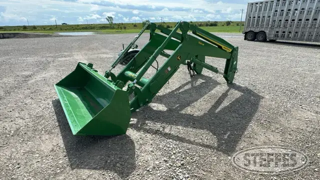 Steffes Group | John Deere 700 M