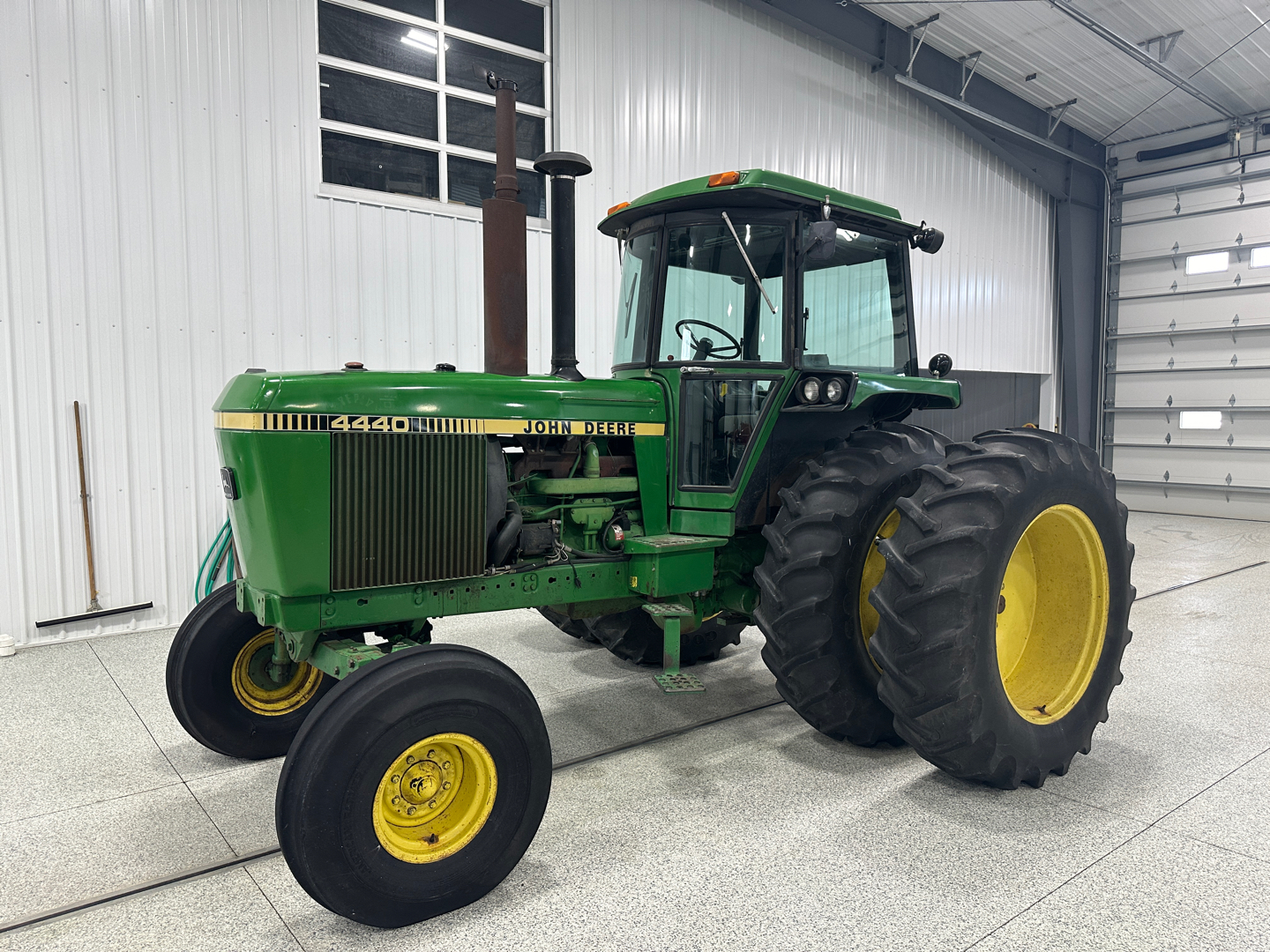Steffes Group | 1982 John Deere 4440