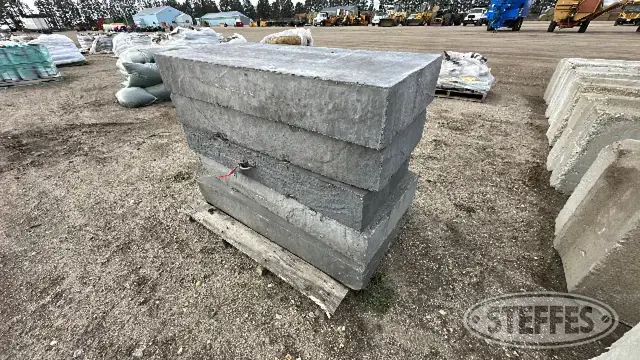 Steffes Group | (5) Concrete Blocks