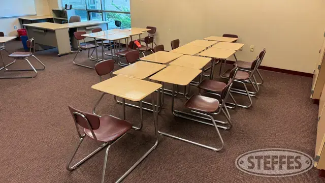 Steffes Group | (15) Sled desks