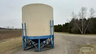 Steffes Group | 5,500 gal. Cone bottom poly tank